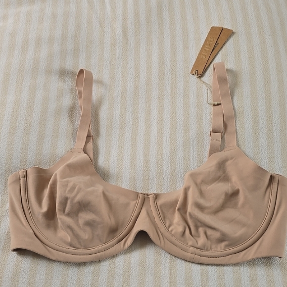 SKIMS | Intimates & Sleepwear | Skims Fits Everybody Unlined Demi Bra ...